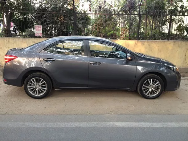 Toyota Corolla Altis Diesel review - GaadiKey