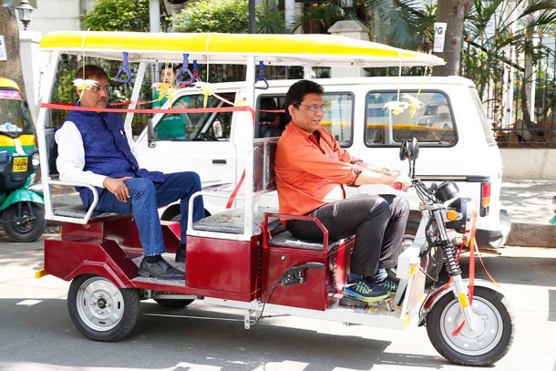 Extramile Gas Tech launches Battery-operated e-rickshaw in Bangalore ...