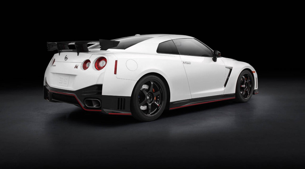New 2017 Nissan GT-R NISMO makes its Debut - GaadiKey