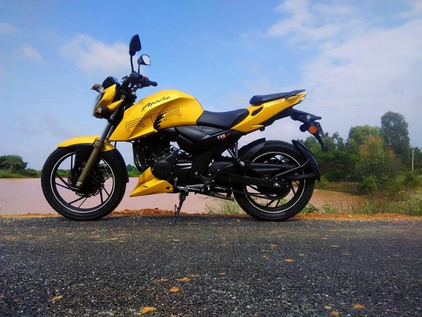 2017 TVS Apache RTR 200 FI ABS Spotted at Dealership - GaadiKey
