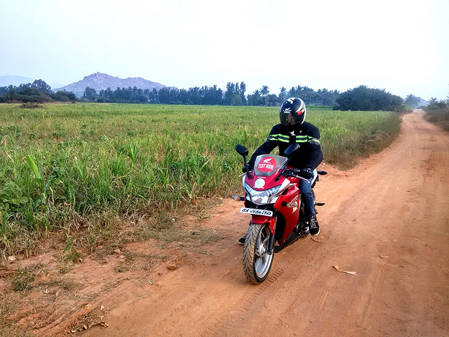 honda-cbr-250r-front-view - GaadiKey