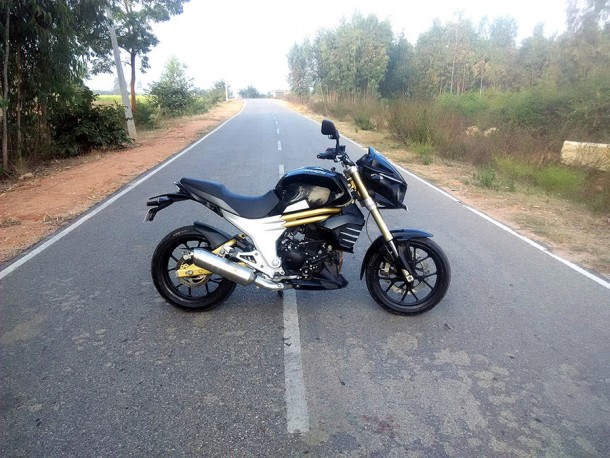 Mahindra Mojo Review - Highway Master - GaadiKey