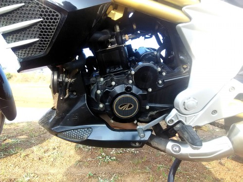 Mahindra Mojo Review - Highway Master - GaadiKey