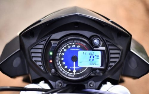 List of Motorcycle Instrument Clusters in India (200cc and above ...