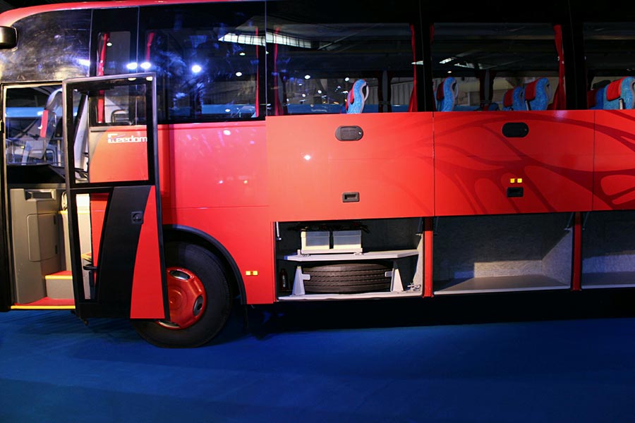 Ashok-Leyland-Photo-4 - GaadiKey