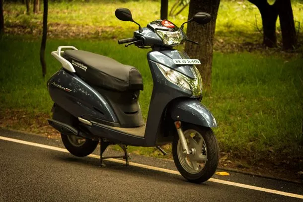 2017 Honda Activa 125 Review: Midnight Blue Metallic - GaadiKey