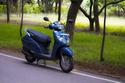 2017 Honda Activa 125 Review: Midnight Blue Metallic - GaadiKey