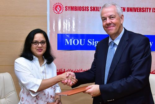 Volkswagen India Donates Vento to Symbiosis Students - GaadiKey