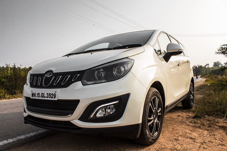 Mahindra Marazzo Review - Iceberg White - GaadiKey