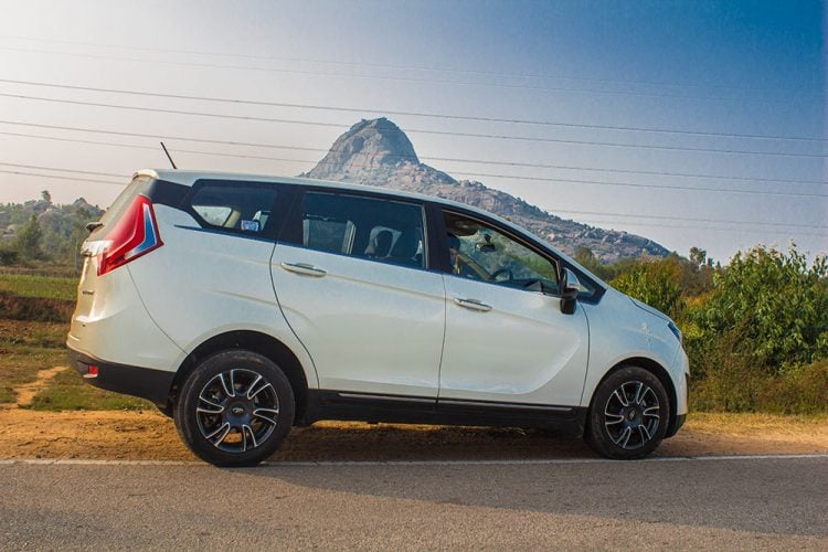 Mahindra Marazzo Review - Iceberg White - GaadiKey