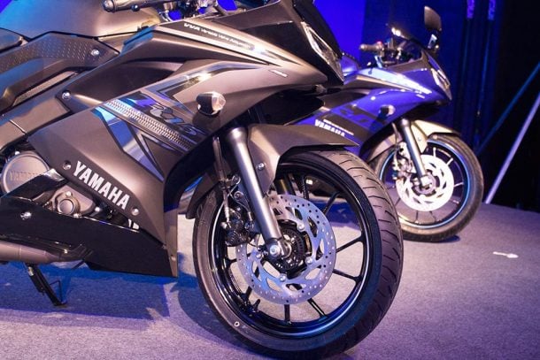 Yamaha-R15-Grey-and-Blue - GaadiKey