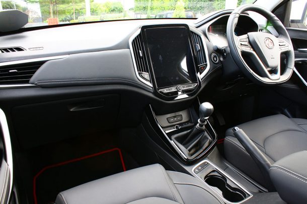 MG Hector Review (Petrol hybrid and Diesel) - GaadiKey