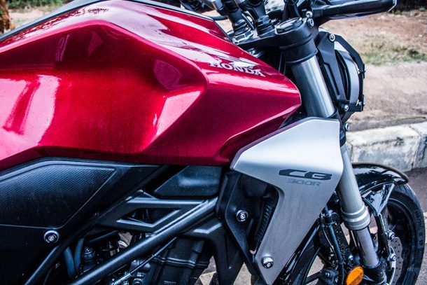 Honda CB300R Photos - Candy Chromosphere Red - GaadiKey