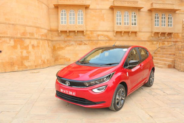 Tata Altroz Review - Premium hatchback redefined? - GaadiKey