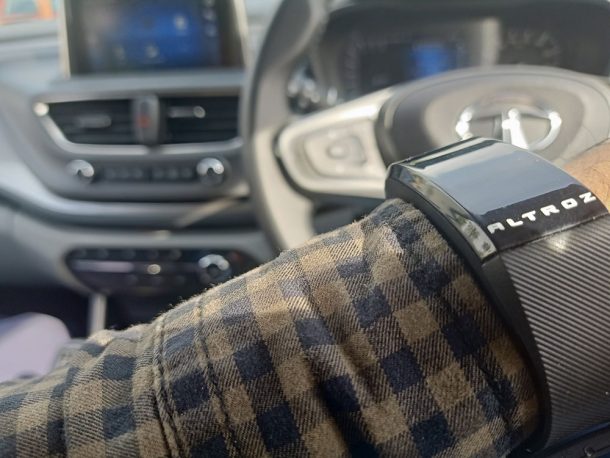 Tata-Altroz-Wearable-Key - GaadiKey