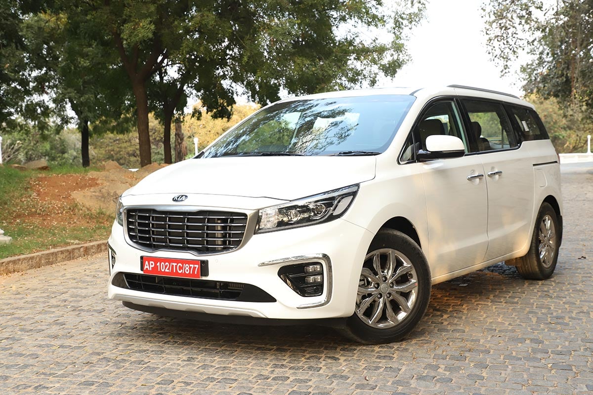 Kia Carnival Review: An Expensive Affair - GaadiKey