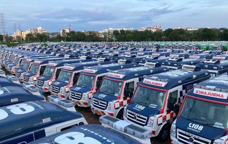 Force Motors commissioned 1000 New Traveller Ambulances to fight COVID ...