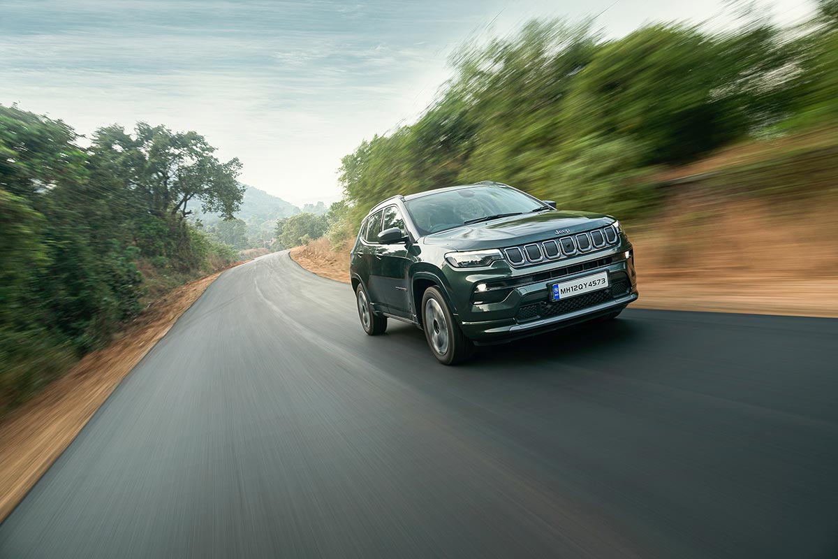 2021-Jeep-Compass_Tracking-9 - GaadiKey