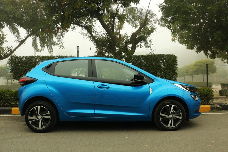 Tata Altroz iTurbo Review (1.2L Turbo Petrol version) - GaadiKey