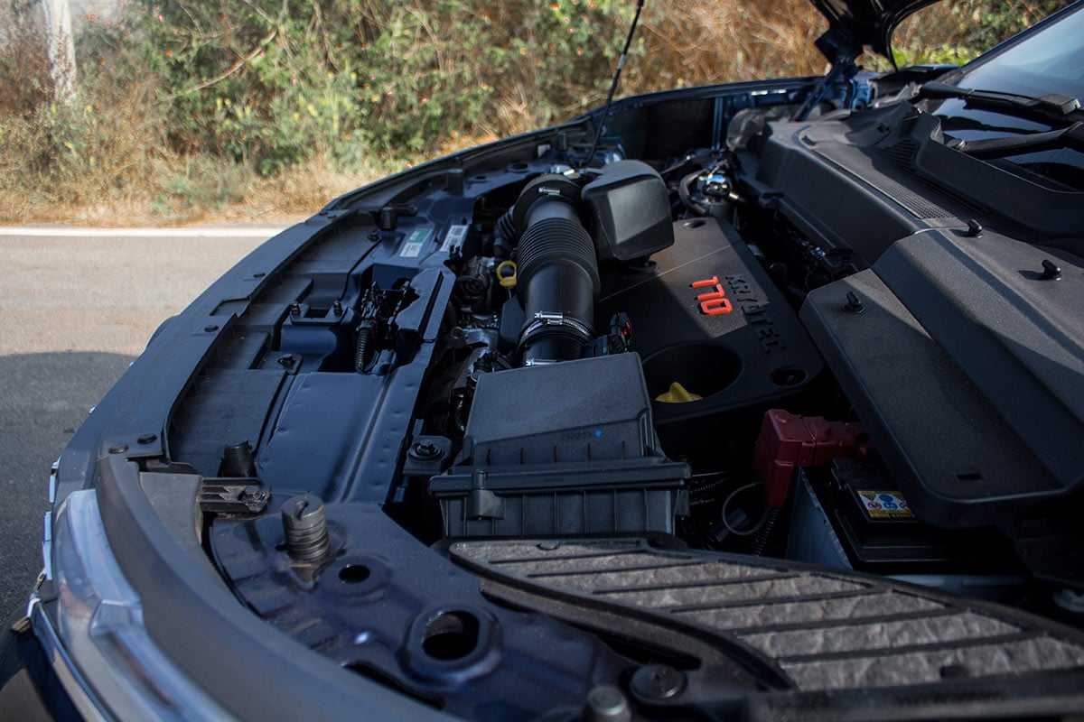 New Tata Safari Review - Solidly Built - GaadiKey