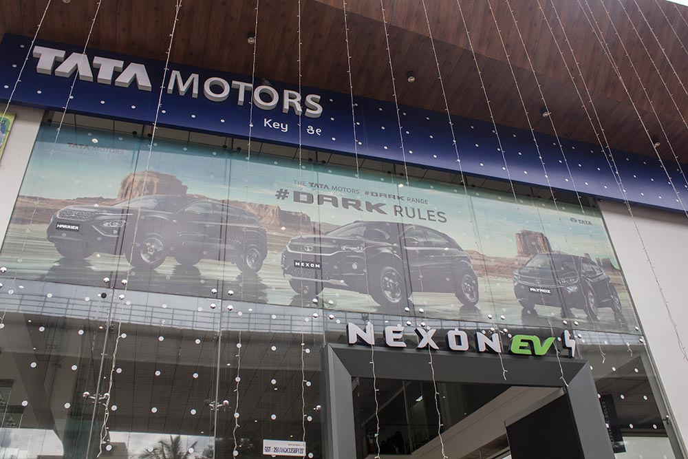 Tata-Motors-Key-Motors-Front-View - GaadiKey