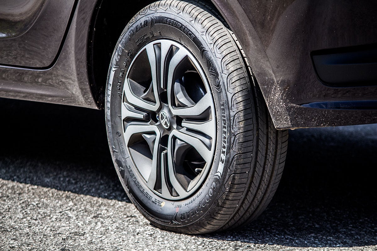 Tata Tiago CNG Review: Peppy and Pocket Friendly (Rs 2 per Km) - GaadiKey