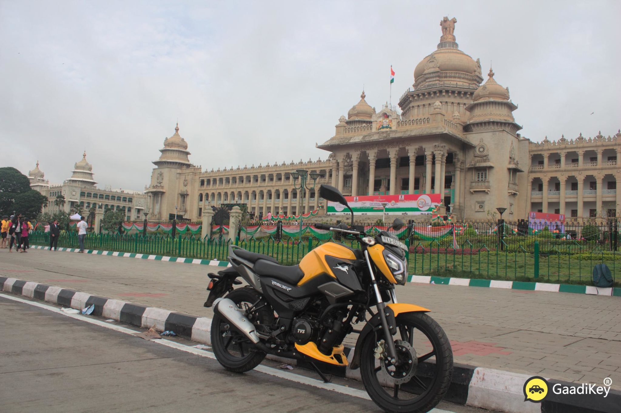 TVS Raider Review: 125cc Motorcycle High on Design & Value - GaadiKey