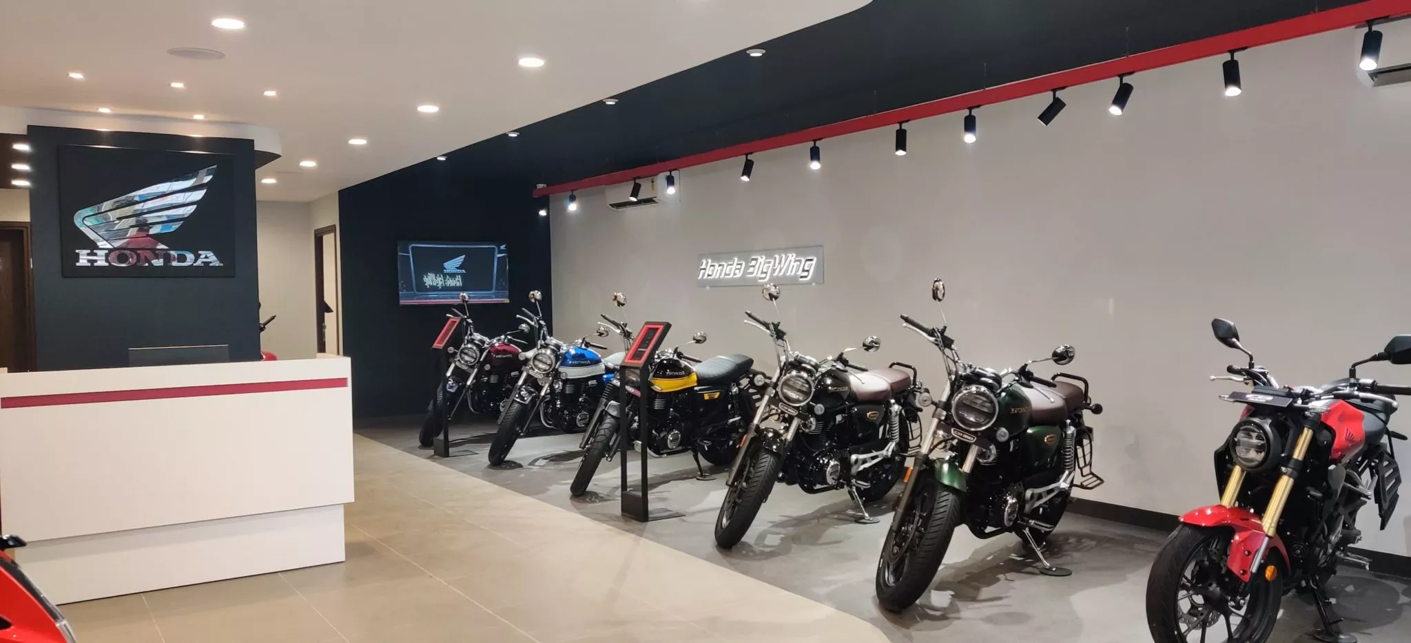 Honda 2 Wheelers opens BigWing showroom in New Delhi - GaadiKey