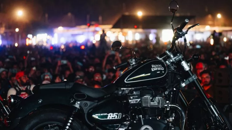 Royal Enfield Super Meteor 650 in 7 colors at Day 1 of Rider Mania ...