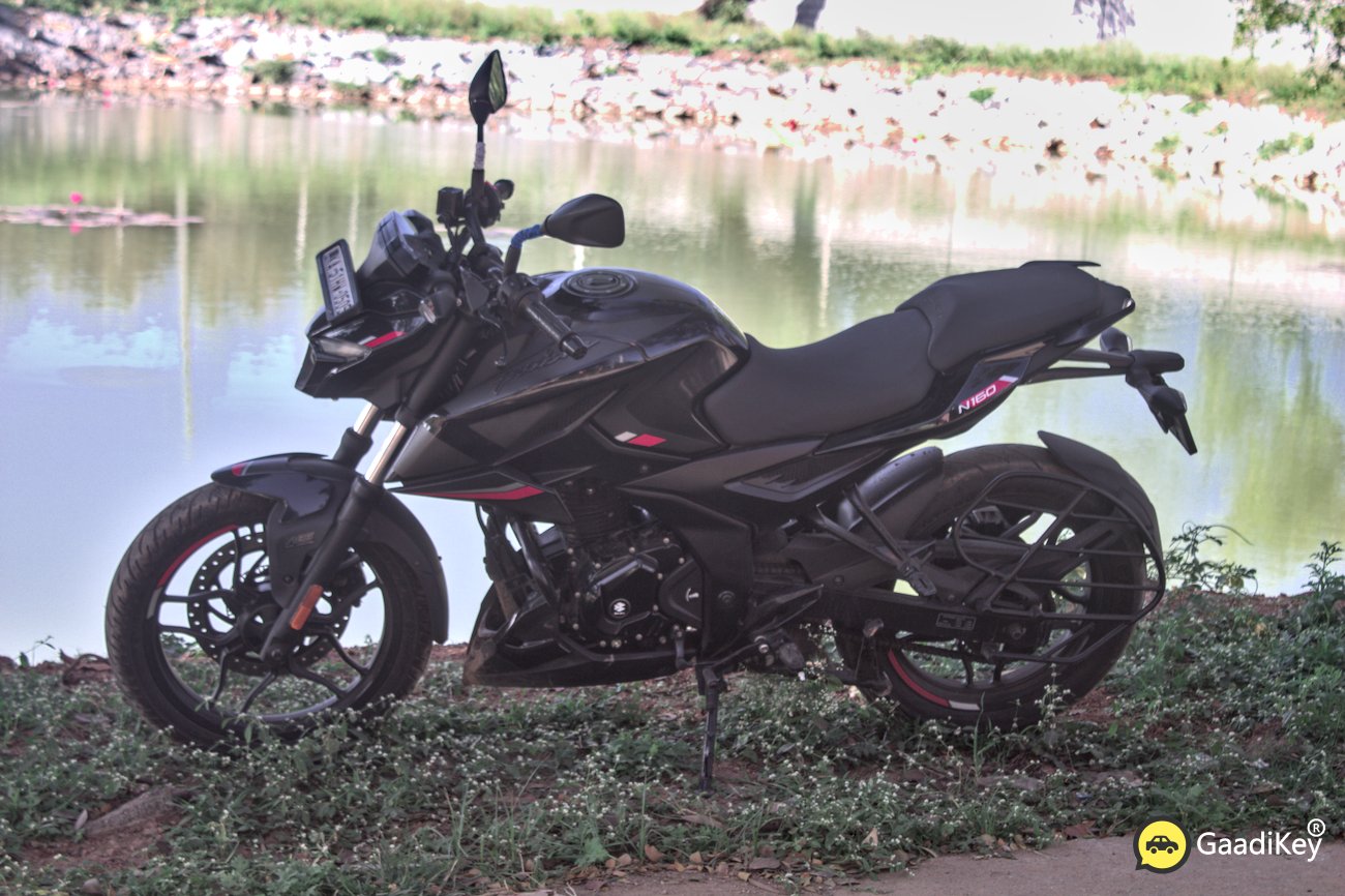 Bajaj Pulsar N160 Photos - Brooklyn Black Color - GaadiKey