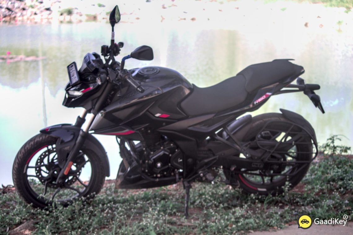 Bajaj Pulsar N160 Photos - Brooklyn Black Color - GaadiKey