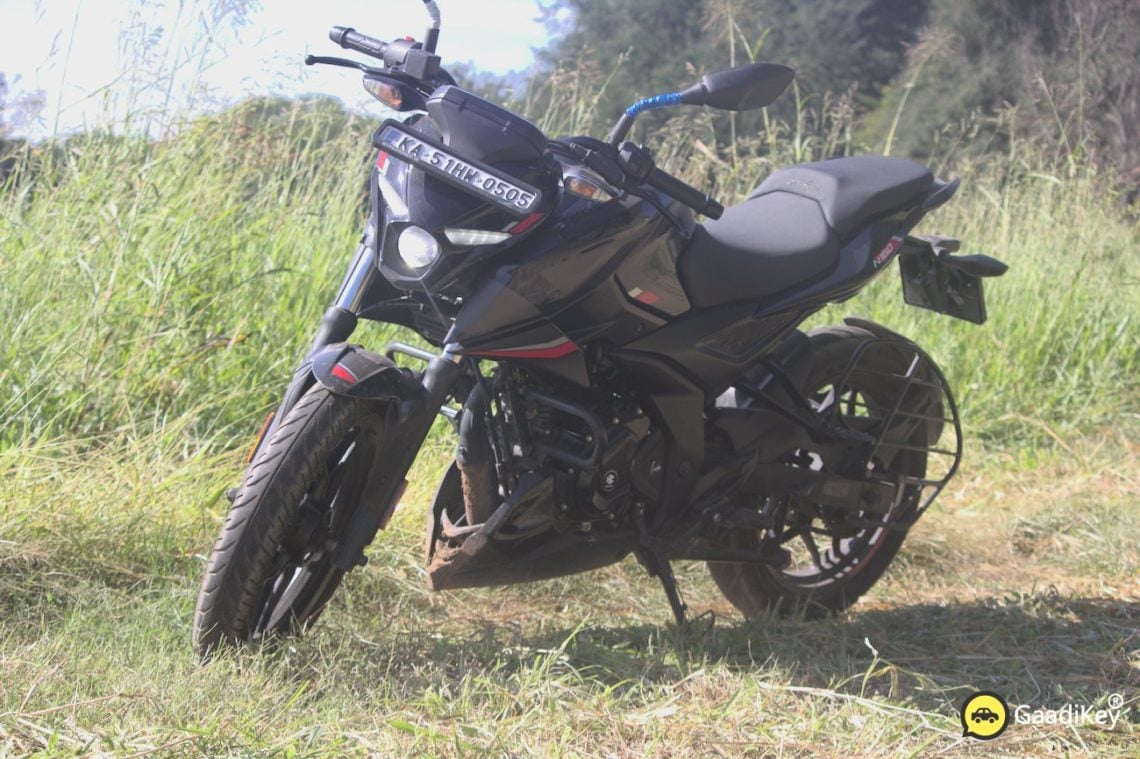 Bajaj Pulsar N160 Photos - Brooklyn Black Color - GaadiKey