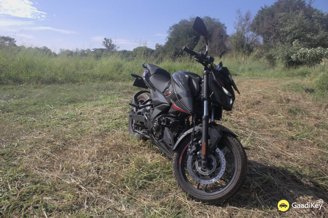 Bajaj Pulsar N160 Photos - Brooklyn Black Color - GaadiKey