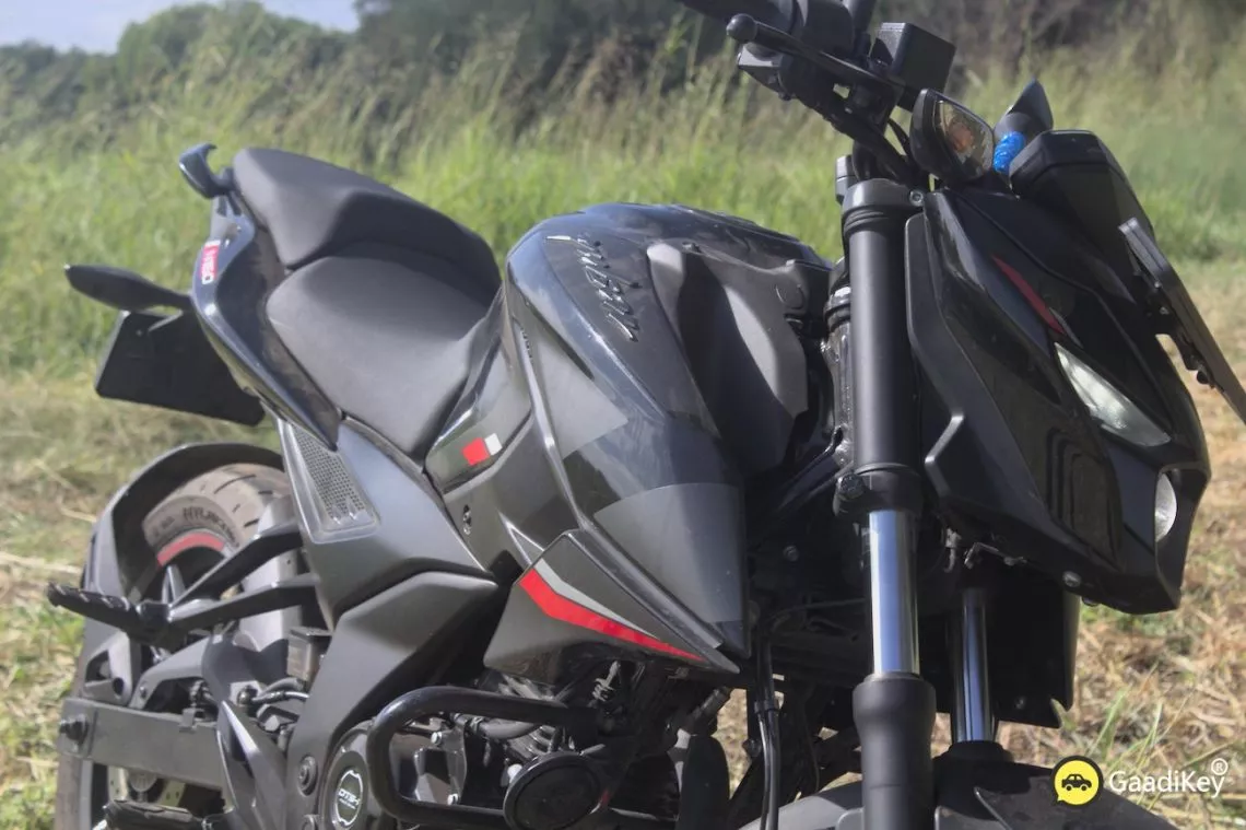 Bajaj Pulsar N160 Photos - Brooklyn Black Color - GaadiKey