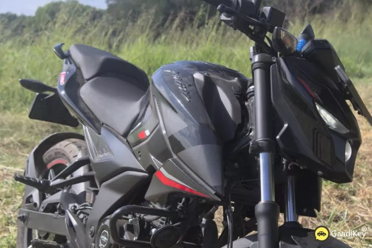 Bajaj Pulsar N160 Photos - Brooklyn Black Color - GaadiKey