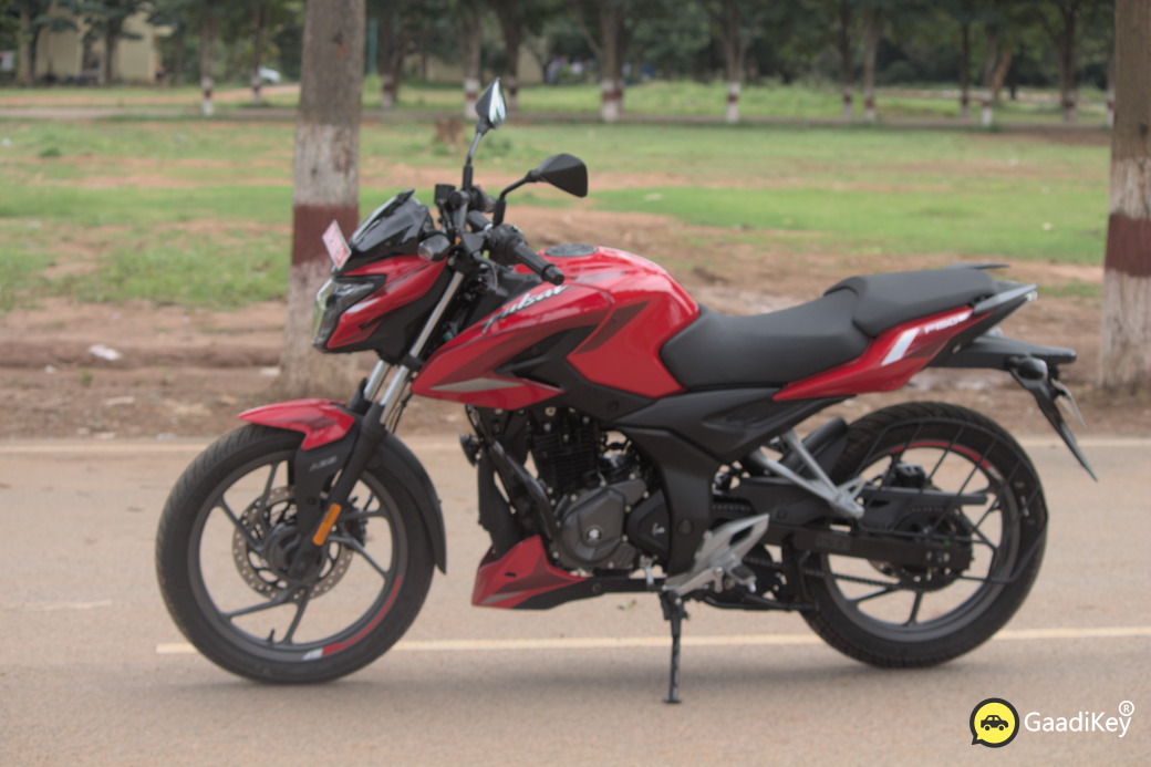 2023 Bajaj Pulsar P150 Photos: Racing Red - GaadiKey