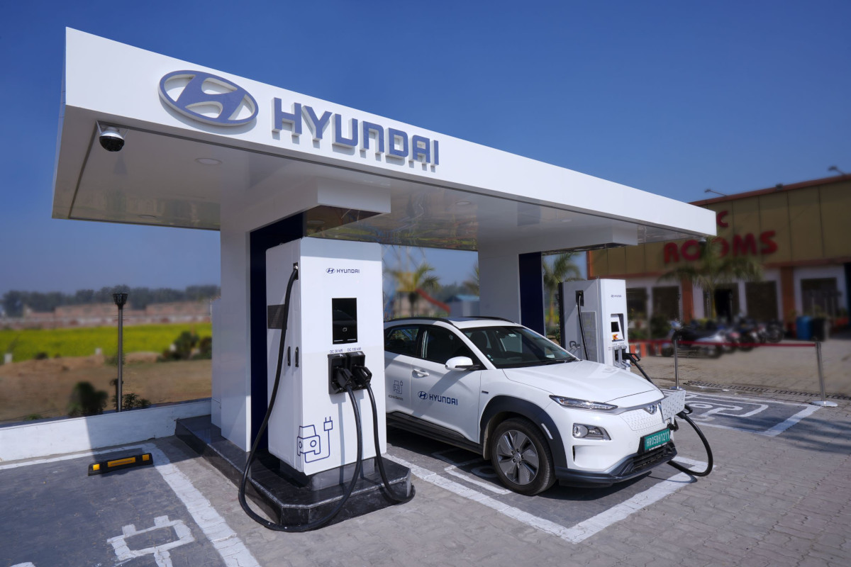 Hyundai installs DC Ultra-Fast Charging stations at Key Highways - GaadiKey