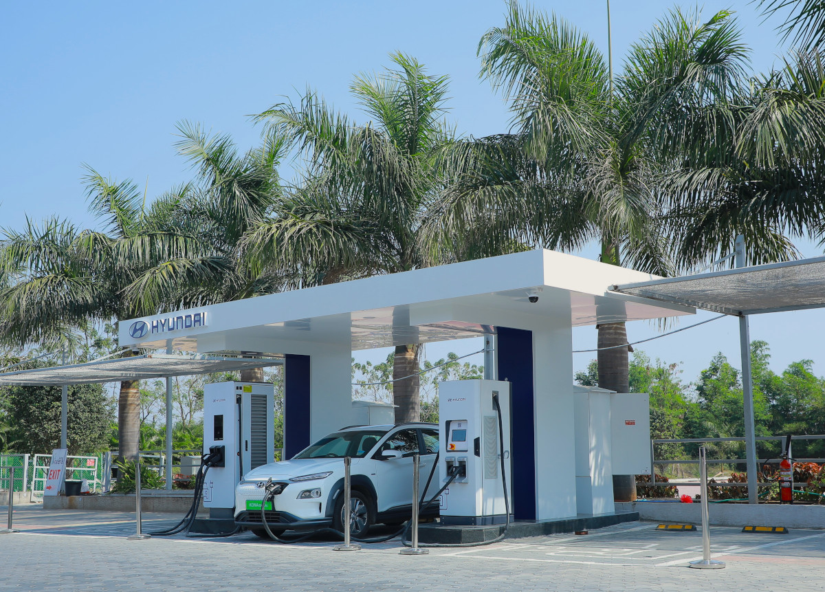 Hyundai installs DC Ultra-Fast Charging stations at Key Highways - GaadiKey