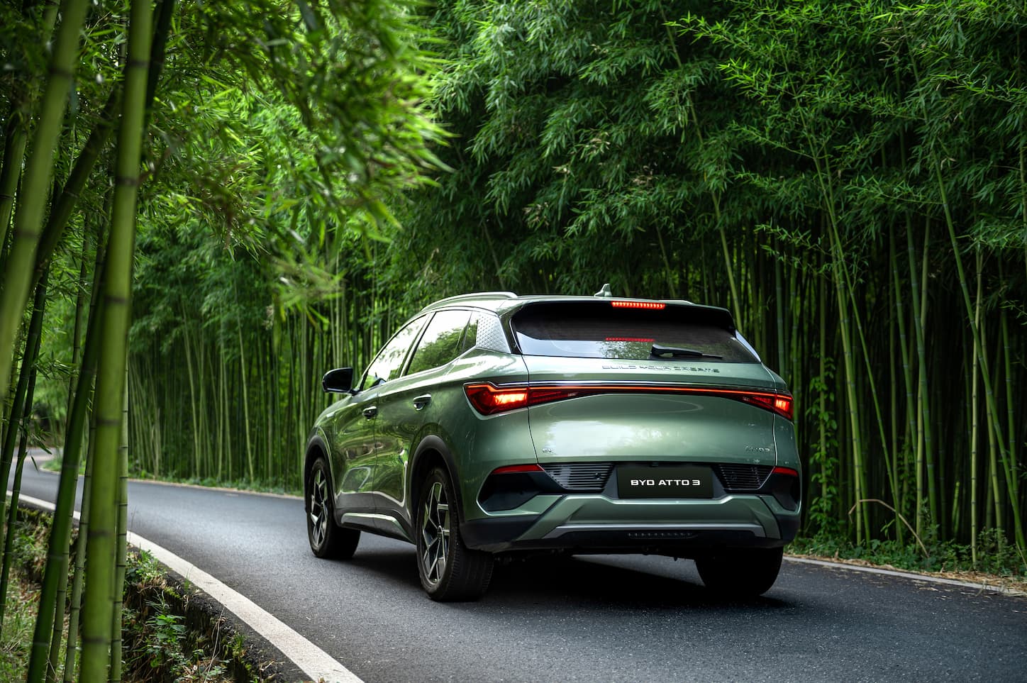 BYD Atto 3 Electric SUV Deliveries begin - 2200+ Bookings - GaadiKey