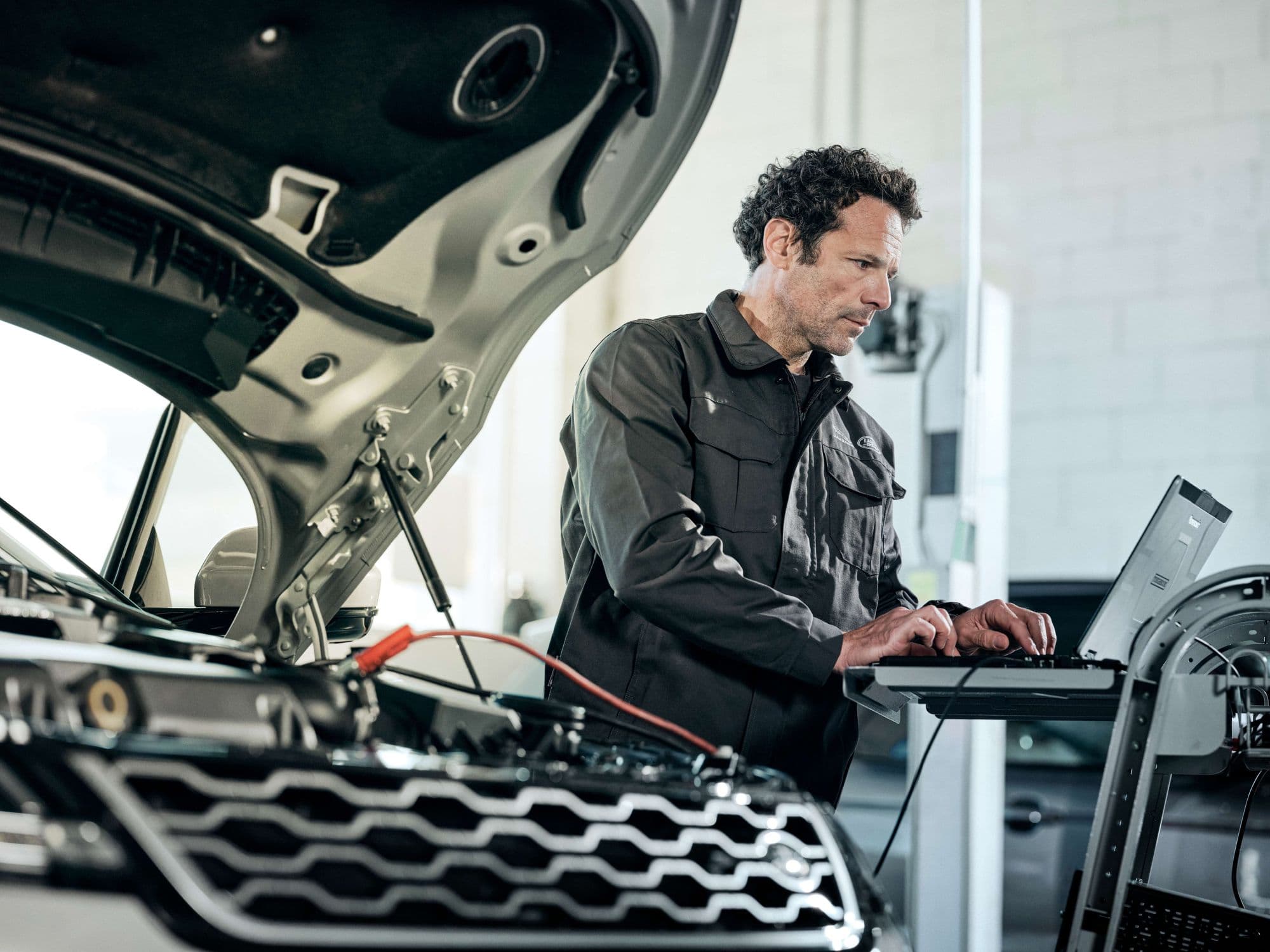 JLR announces Monsoon Service from 12th to 17th June 2023 - GaadiKey