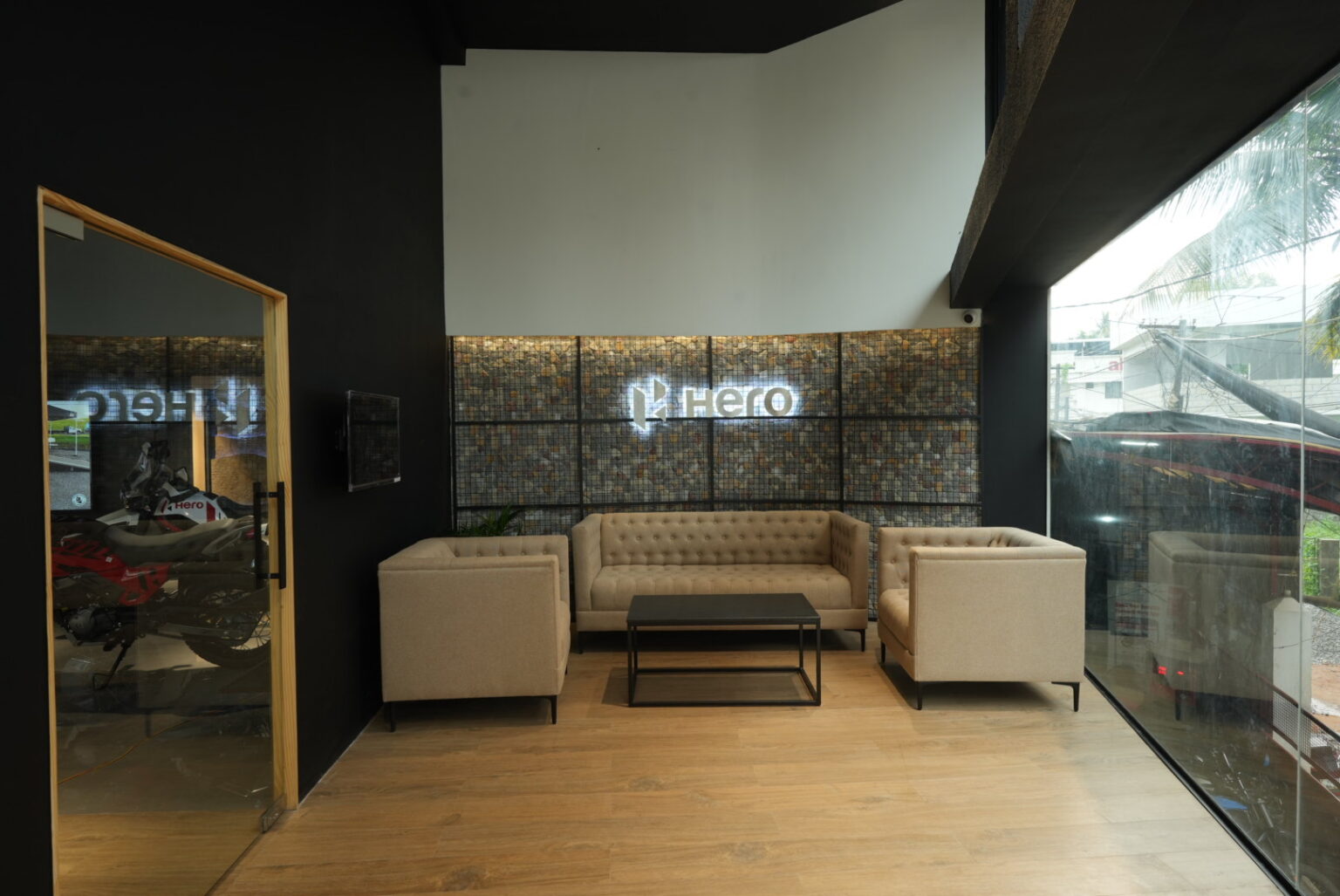 06-Hero-Premia - GaadiKey