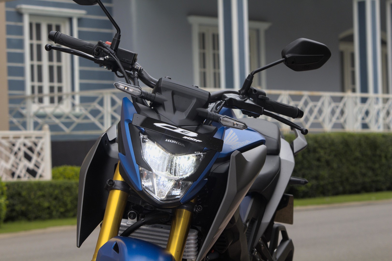 2023 Honda CB300F Photos: Mat Marvel Blue Metallic - GaadiKey