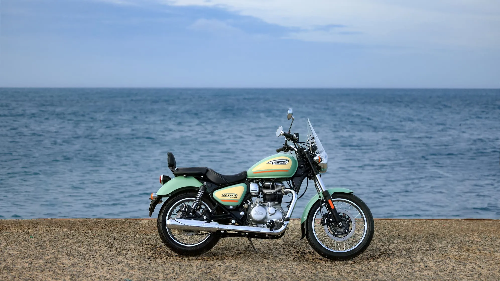 2023 Royal Enfield Meteor Aurora Blue, Green, Black launched - Priced ...