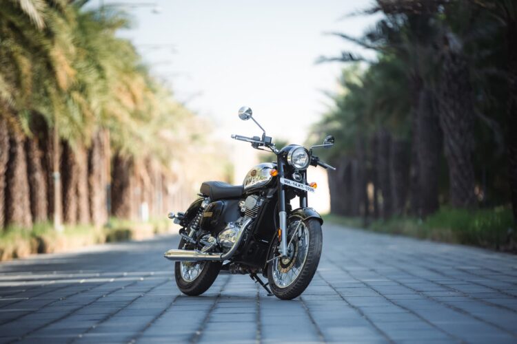 New 2024 Jawa 350 motorcycle launched at Rs 2,14,950 - GaadiKey