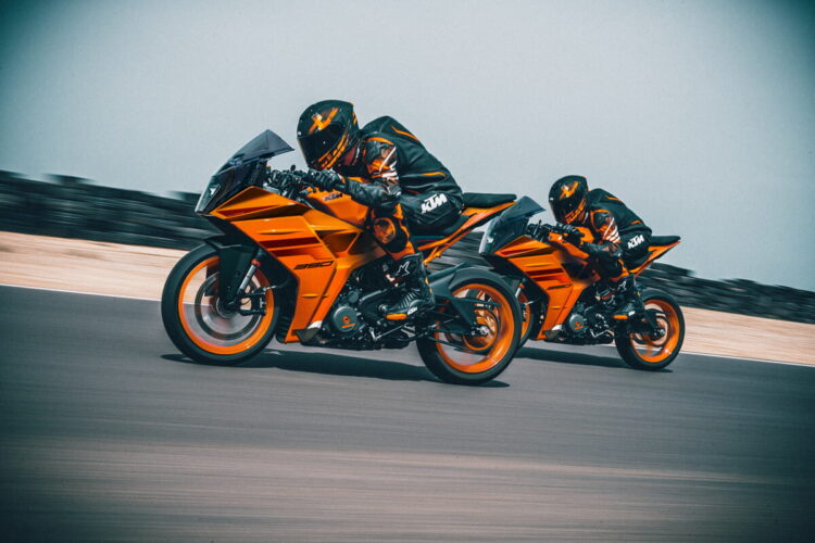 2024 KTM RC and Adventure range gets New Colors - GaadiKey