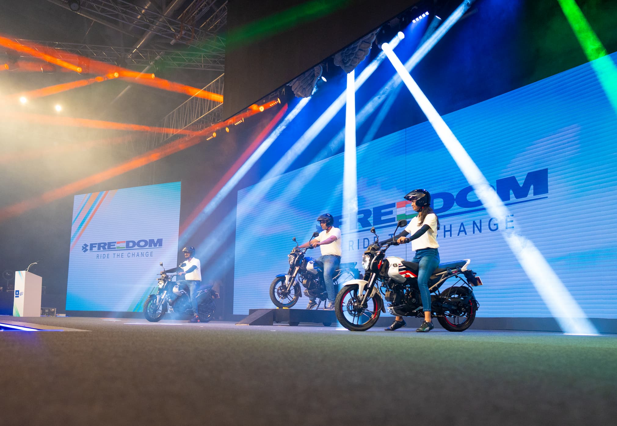 Bajaj Freedom 125 - First CNG motorcycle launched at Rs 95,000 - GaadiKey
