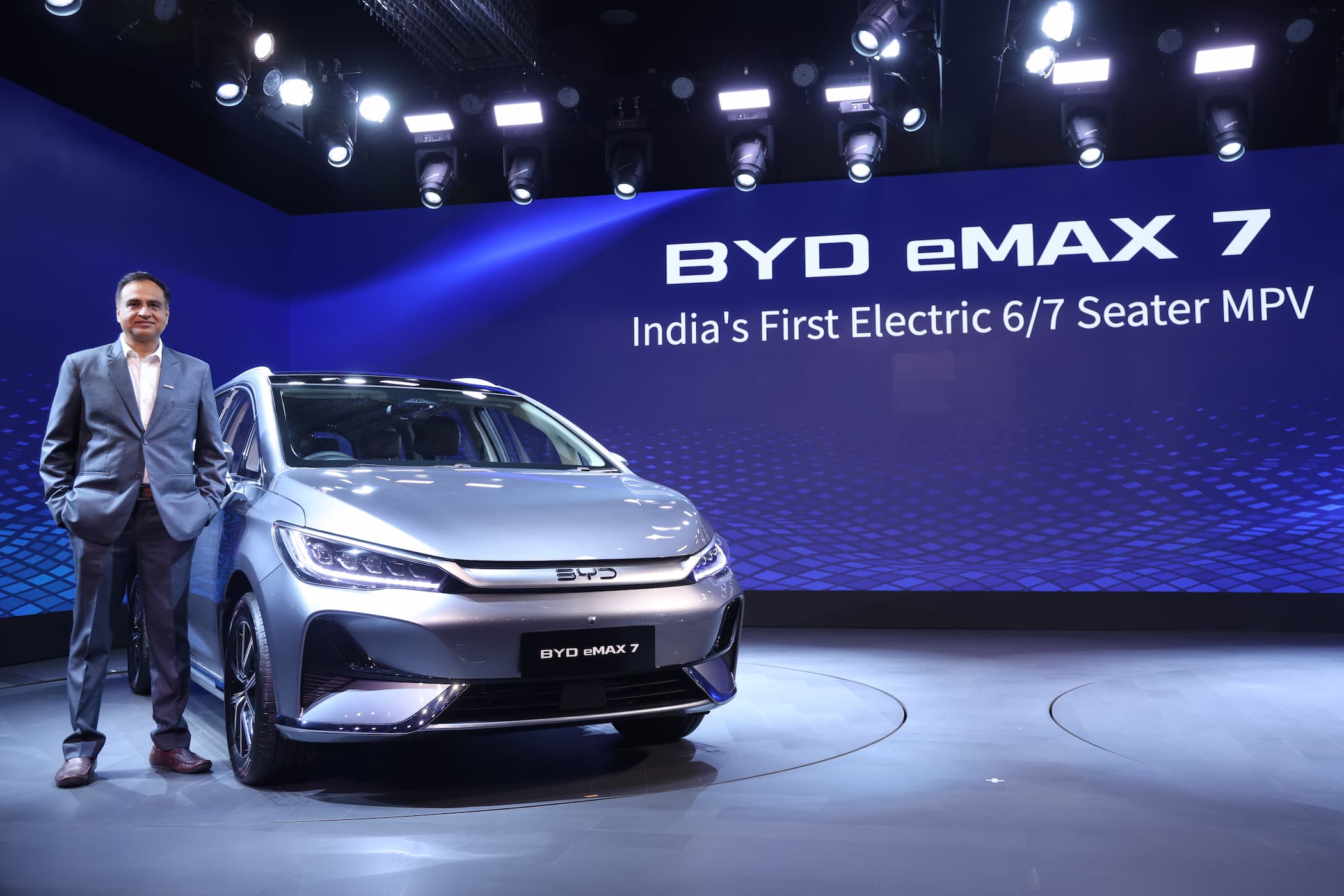 BYD eMAX 7 First Electric MPV launched in 6 and 7-Seater Options - GaadiKey
