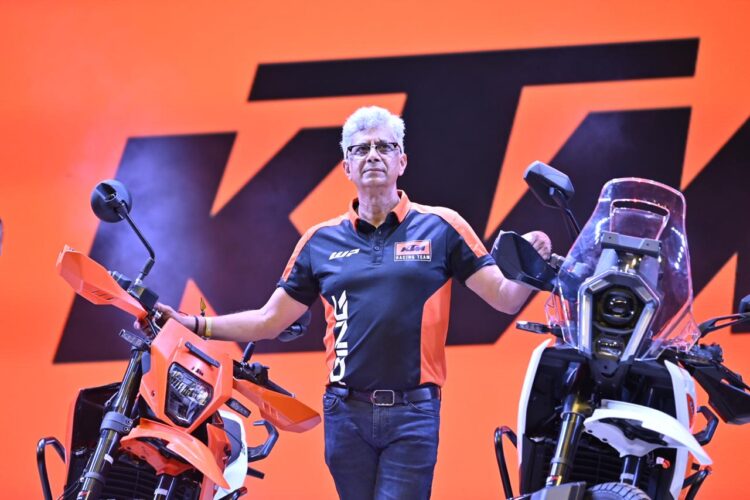 KTM unveils New 390 Adventure and Enduro R Models at IBW 2024 - GaadiKey