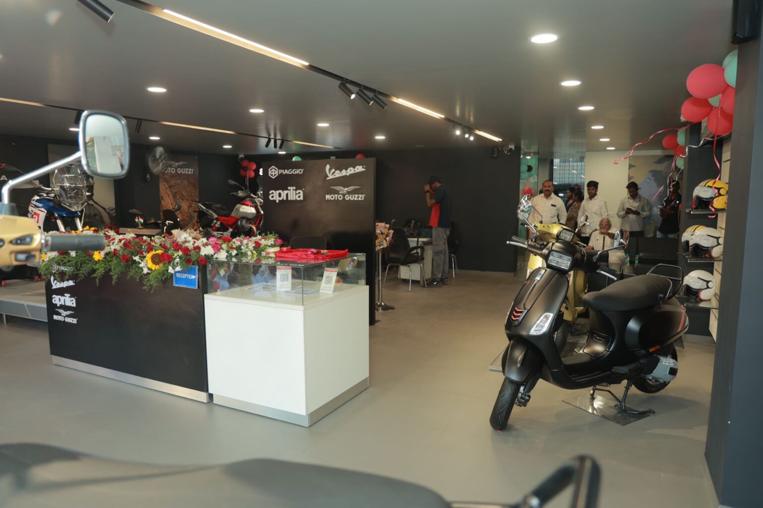 Piaggio Vehicles commissions its first Motoplex dealership in Pune ...