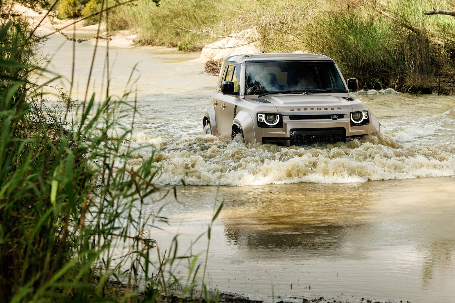 Defender OCTA launched in India at Rs 2.59 Crore - 635HP Luxury Off ...